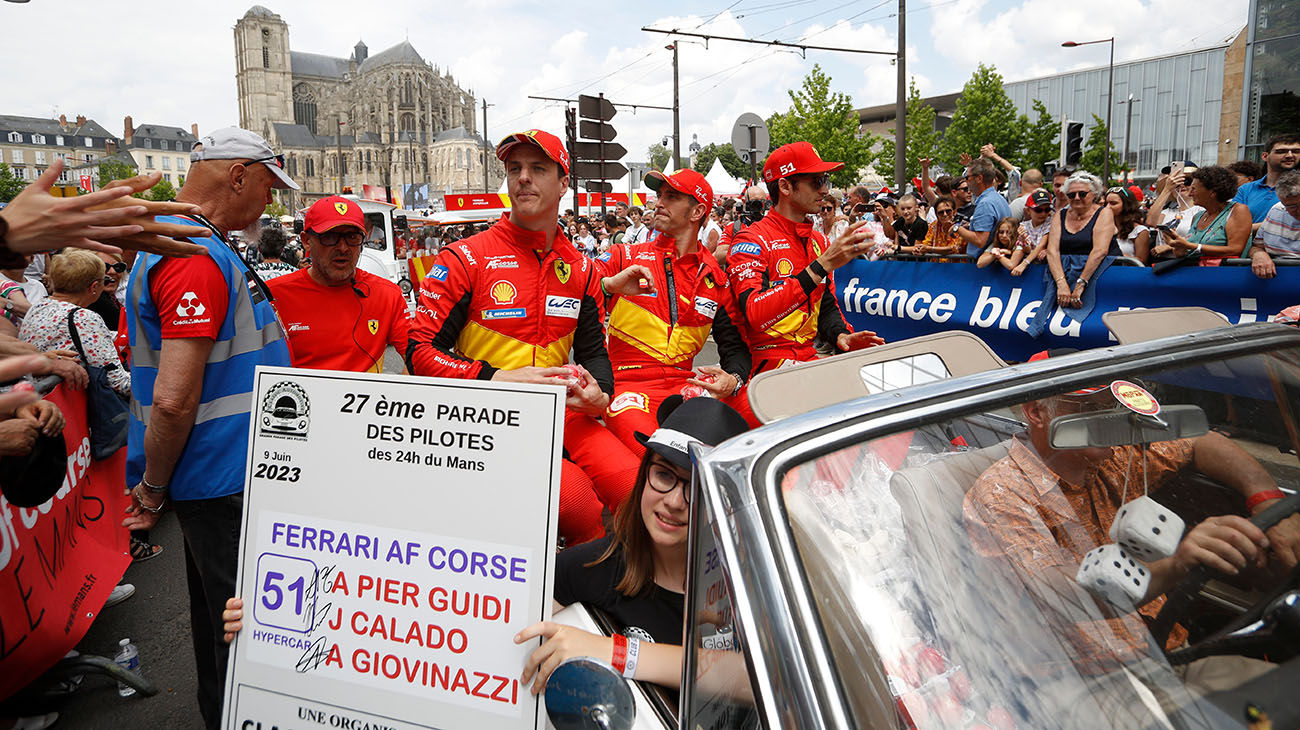 Fans applaud the Ferrari Hypercar drivers