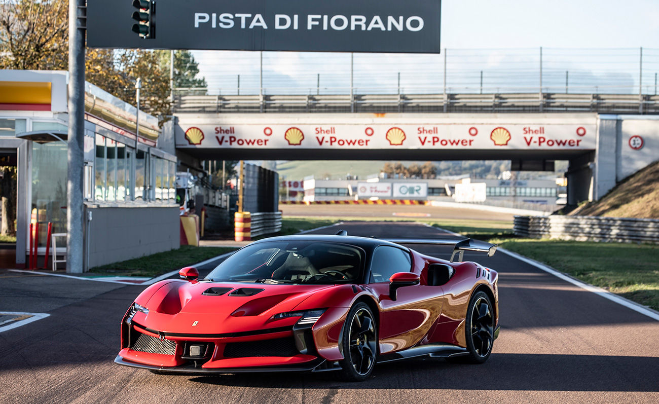 The Ferrari SF90 XX Stradale sets a 1’ 17.309” lap record at Fiorano ...