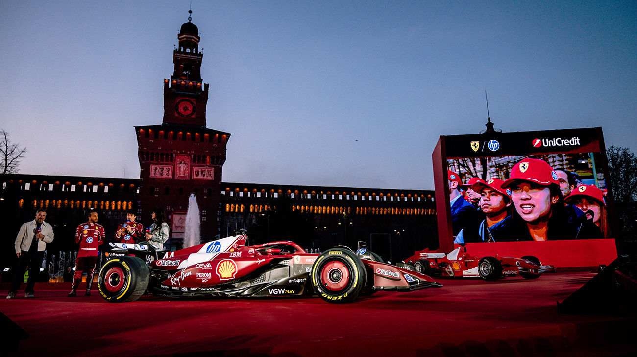 Milan turns red for the "Scuderia Ferrari HP Drivers' Presentation by ...