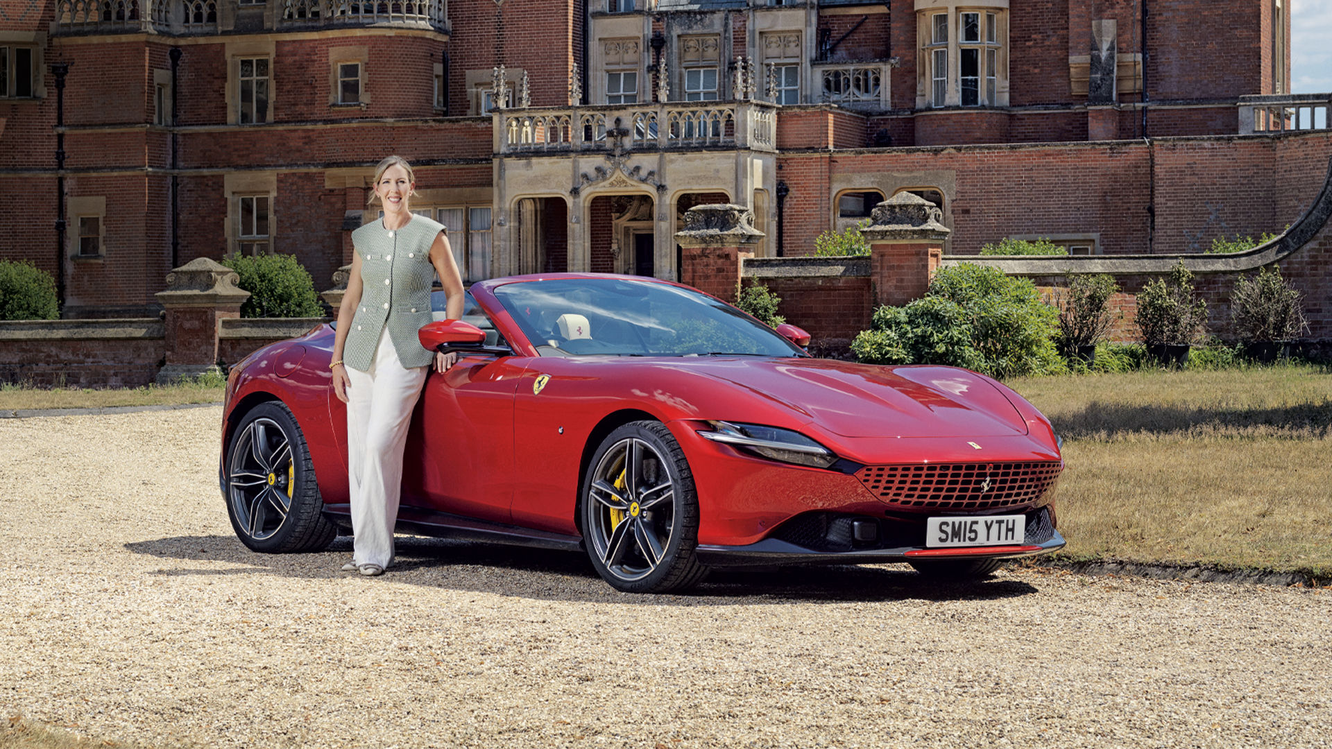 La chef stellata Clare Smyth ama la sua Ferrari Roma Spider